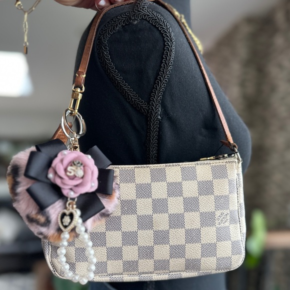 Louis Vuitton | Bags | Authentic Louis Vuitton Damier Azur Pochette ...
